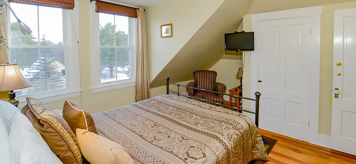 Deluxe Rooms - Lakeview Inn